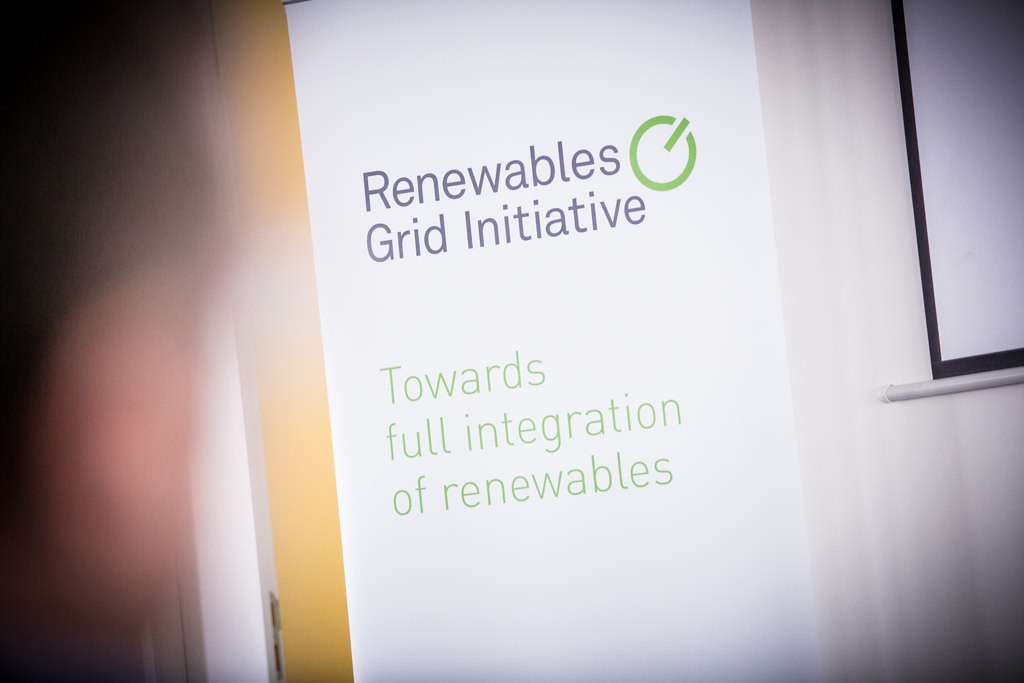 A decentralised electricity system - myths and facts - Renewables Grid ...