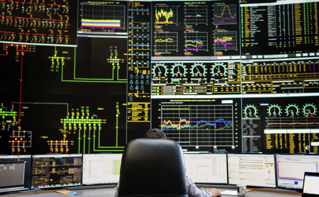 Coordinated reactive power exchange between transmission and ...